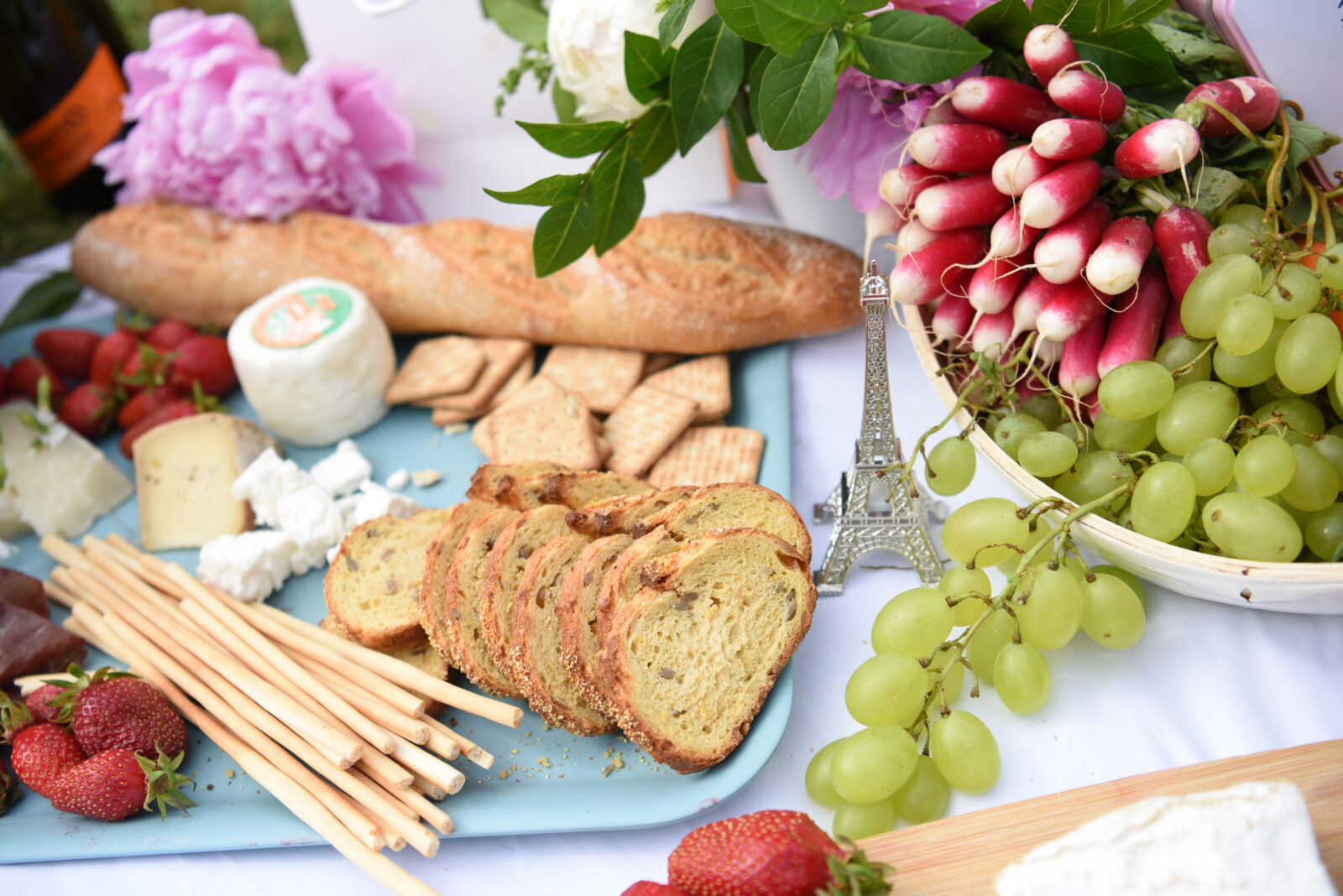 Best Romantic Dinner Locations in Paris | laviecreativepodcast.com