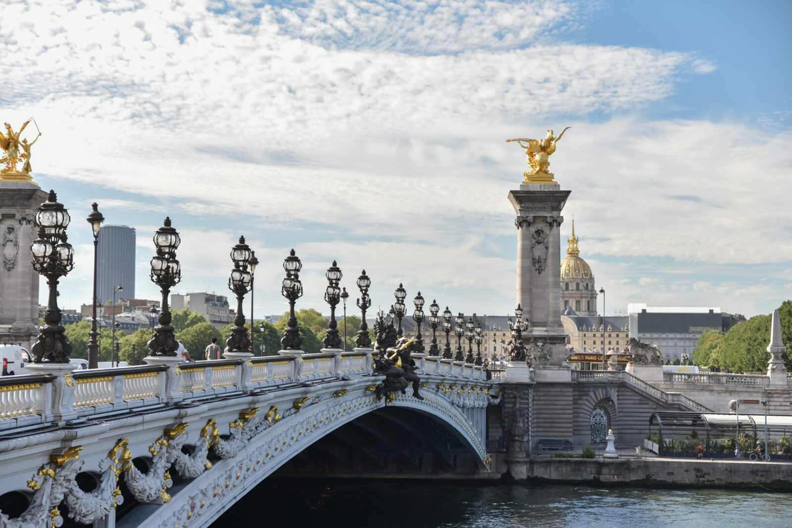 Exploring Paris by Boat: Seine River Cruises | laviecreativepodcast.com